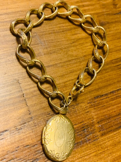 Voodoo Queen Locket – Haunted Collector