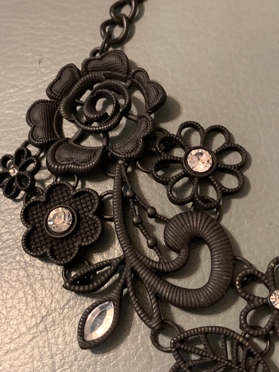 That old Victorian Hell on Wheels! – Haunted Collector